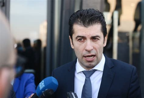 САМО В ПИК Вместо заявление за напускане Кирил Петков подал молба да отсъства от парламента