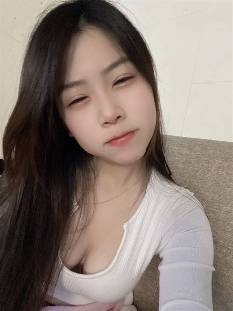 今天有一個客人來找我服務 我只是稍微碰到他 他就一直ㄅ起 但是他一直說這很正常畢竟他才20歲 等他30 40的時候就不會這麼衝動了 想問廣大的