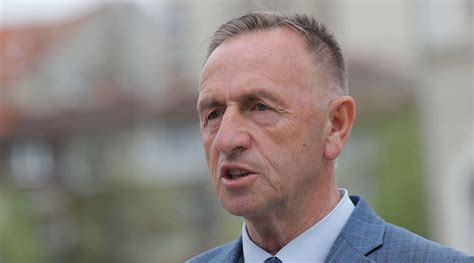 Azemi Thirrje Presidentes Mos E Dekretoni Ligjin E Pagës Minimale