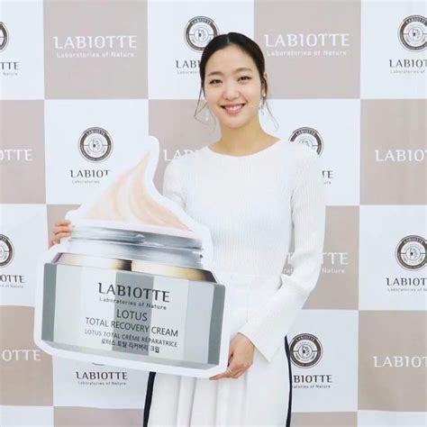 Kim Go Eun Called Toad And Ugly For Posting Makeup Free Photo On