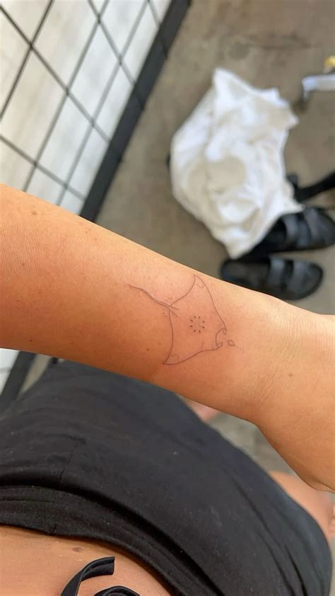 Manta Ray Tattoo Manta Ray Tattoo Meaning Stingray Wrist Tattoo
