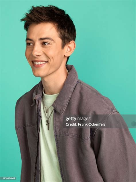 Summer Freeforms Cruel Summer Stars Griffin Gluck As Luke News