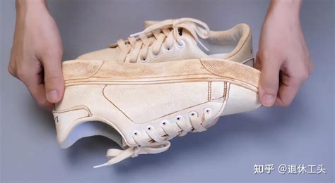 白鞋“发黄”还在用水擦?错!教你正确做法,鞋子干净如新 知乎 白鞋“发黄”还在用水擦?错!教你正确做法,鞋子干净如新 知乎