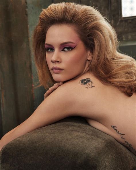 20 Elegant Classy Small Face Tattoos Female For Refined Beauty