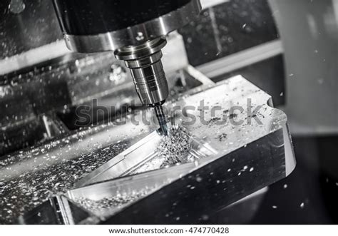 금속 가공 Cnc 밀링 시스템입니다금속 현대 스톡 사진지금 편집 474770428