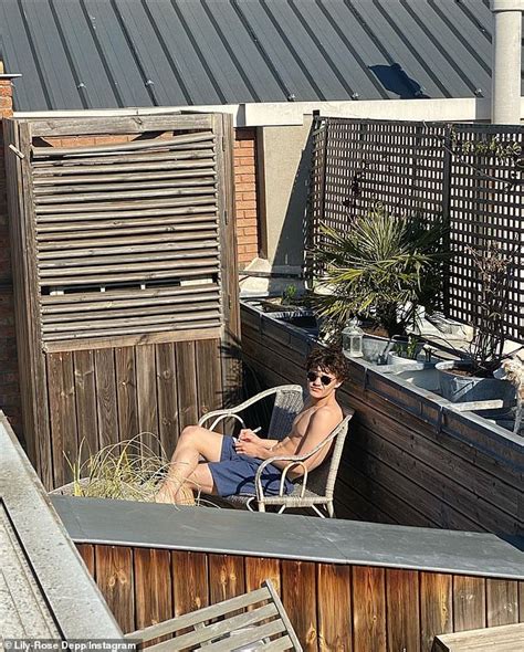 شاهد شكل ابن جوني ديب بعمر الـ18 نسخة طبق الأصل عنه البوابة