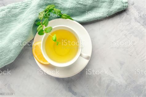 레몬과 민트 잎이 있는 녹차 한 잔 텍스트를 위한 장소로 상단에서 촬영 0명에 대한 스톡 사진 및 기타 이미지 0명 감귤류