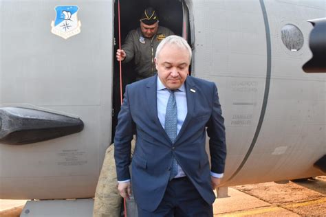 Вътрешният министър Демерджиев лети за Анкара на „Спартан“ с 3 5 т помощи Защото Zashtoto