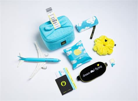 Cj올리브영 대한항공과 여행 필수품 굿즈 출시
