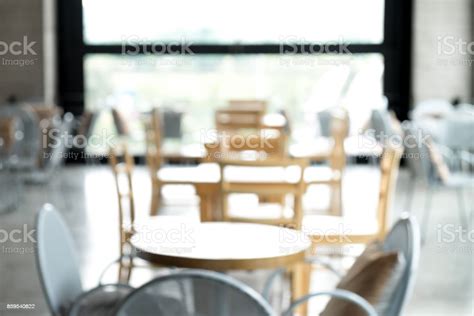 흐리게 추상 커피숍 또는 카페 레스토랑 Bokeh 빛 이미지 배경 테이블 및 커피숍 몽타주 제품 디스플레이 대 한의 자 가구에 대한 스톡 사진 및 기타 이미지 Istock