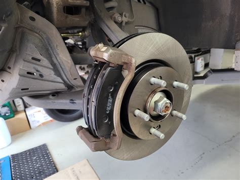 브레이크 디스크 로터 및 브레이크 패드 교환 경상남도 양산시 물금읍 비즈프로필