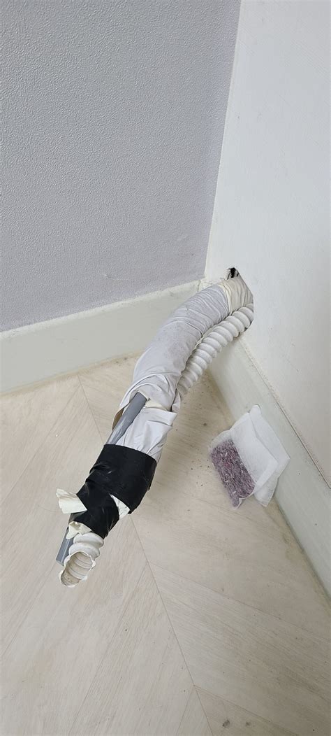 블라인드 블라블라 매립된 에어컨 배관은 재사용 불가야