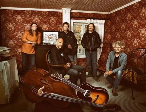 Eppu Normaali Leirissä Kuohuu Ja Porisee Huomenna Tiedotustilaisuus