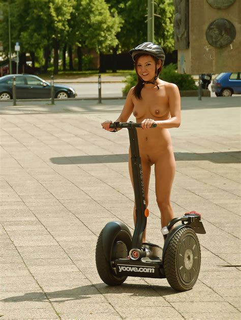 Walk Naked With Linda Porn Pictures Xxx Photos Sex Images 1551798 Pictoa