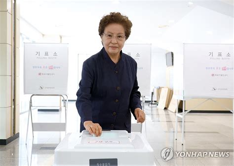 노 전 대통령 부인 권양숙 여사·섬 주민들도 소중한 한 표 선택 6·3 지방선거