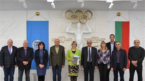 Министърът на младежта и спорта Весела Лечева на работна среща с ректора на НСА „Васил Левски