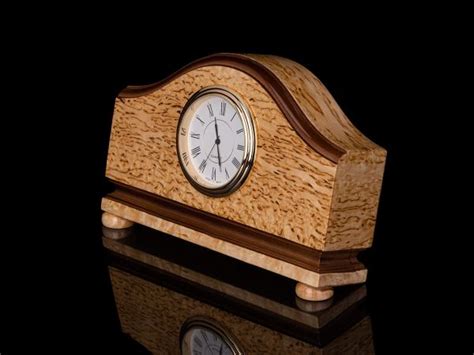 Резные часы из дерева купить в магазине Три Путника