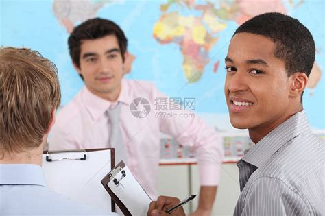 大学中青年教师和学生人数高清图片下载 正版图片321237124 摄图网