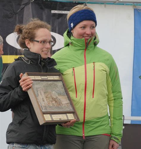 Sarah O Neil Left Gets Her Hands On The Women S Trophy IRunFar
