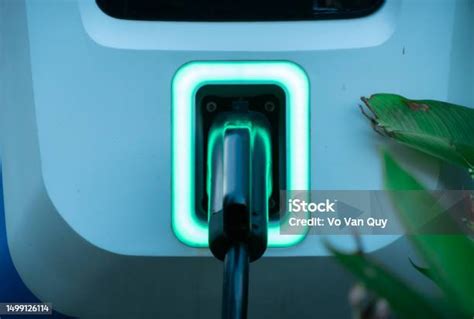 케이블이 있는 Ev 충전소의 전원 공급 전기차 충전소의 충전 포트 0명에 대한 스톡 사진 및 기타 이미지 0명 교통 교통수단 Istock