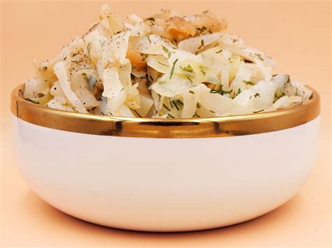 Gotowana Młoda Kapusta Z Cebulą I Koperkiem