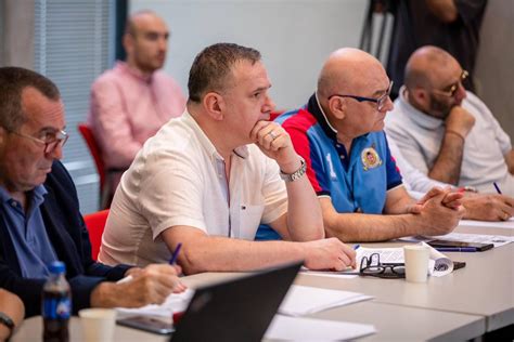 ე ერთიანი ნაციონალური მოძრაობა • United National Movement