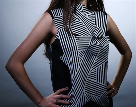 Kino Living Jewellery Roams Across The Body As A Tiny Personal Assistant