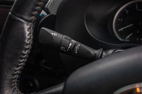 자동차의 윈드 스크린 와이퍼 제어 스위치 와이퍼 컨트롤 현대 자동차 인테리어 디테일 자동차의 화면 와이퍼 속도를 조정합니다 0명에 대한 스톡 사진 및 기타 이미지 Istock