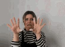 Crazy Hand Waving 