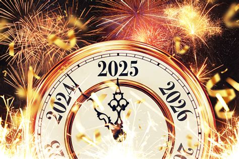 색종이 조각과 불꽃 놀이로 2025 년 새해를 가리키는 빈티지 골드 시계 바늘 창의적인 아이디어 메리 크리스마스와 새해 카드 휴일 카운트 다운 새해의 시작 12월에 대한