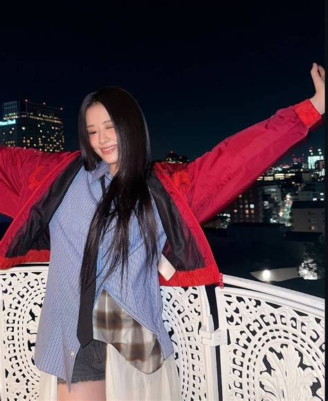 ‘내가 짱이다 야경 속 여가수 하의실종시스루 항공 점퍼룩으로 힙한 럭셔리 무드 대본은 내운명