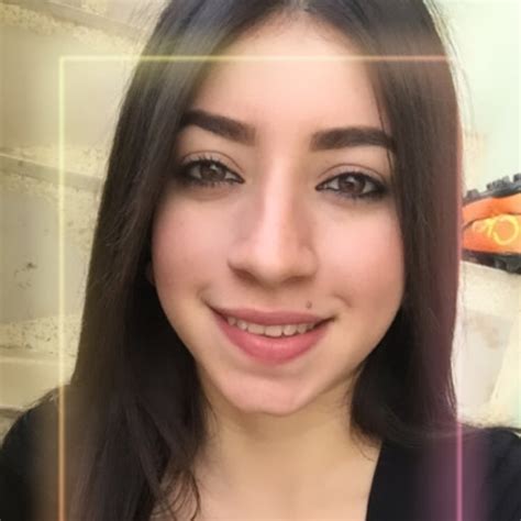 Selena Garcia S Instagram Twitter Facebook On Idcrawl