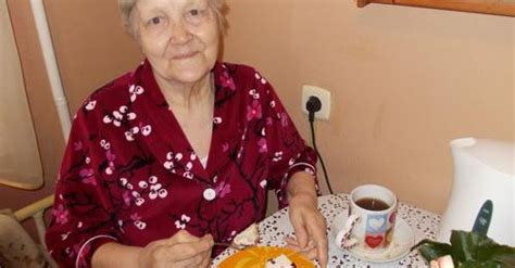 Съпругът ми винаги помагаше на свекърва ми а майка ми никога не получаваше нищо от нас Реших