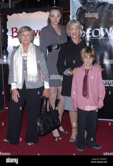 Helen Mirren Schwester Nichte Und Neffe Bei Der Premiere Von „beowulf