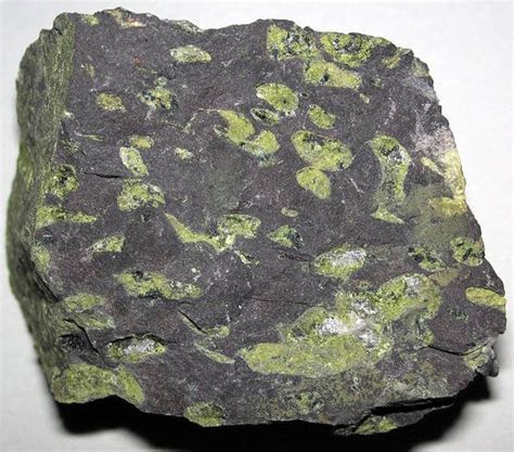 A Guide To Basalt A Common Fine Grained Dark Colored Volcanic Rock Geology Base
