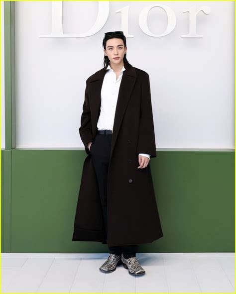 Diors Paris Fashion Week 2026 Show Draws Star Studded Crowd With