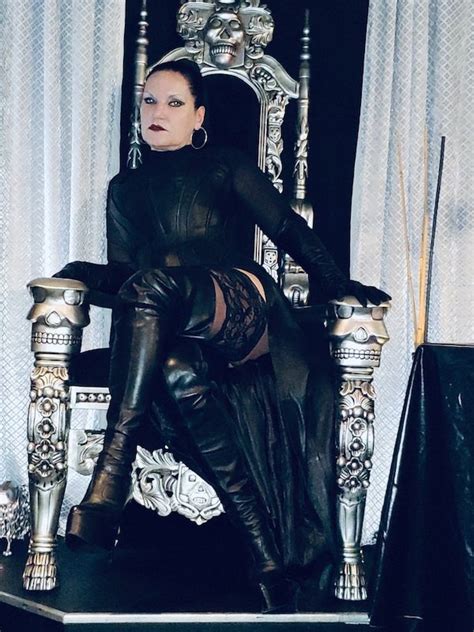 Herrin Silvia Klassische Domina Forbidden Garden MÜnchen