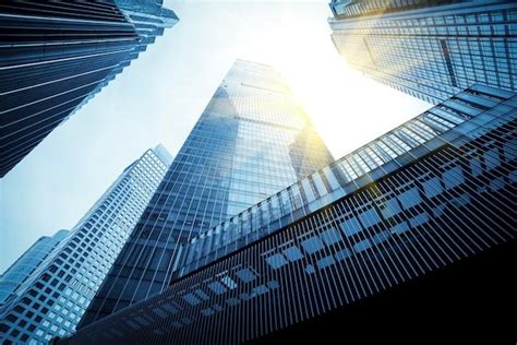 야외 금융 지구에 있는 고층 빌딩의 외부 파사드 및 건물 클로즈업 프리미엄 사진 초고층 건물 파사드 쑤저우