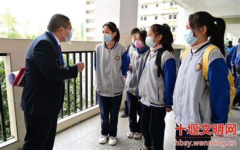 茅箭区实验学校：法制副校长 进校园普法 十堰文明网