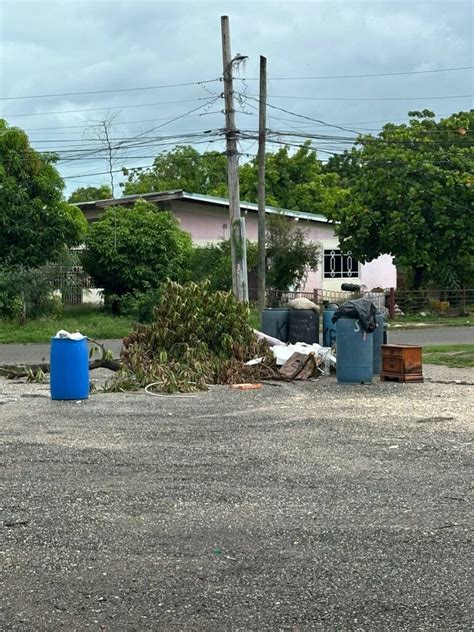 Eyeonmelissa Braeton Residents Concerned Over Uncollected Garbage
