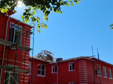 Покривът на ОУ “Душо Хаджидеков“ е почти готов монтират и нови улуци Plovdivtime Bg