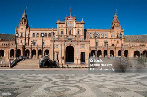 스페인 플라자 드 스파 나 1928art 데코 네오 Mudejar 스타일 운하 물 파노라마 건물 회랑 아치 타워 브리지 세라믹에 세비야의 가장 유명한 광장의 주요 건물의