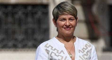 Verónica Alcocer tiene mujer cercana que es directora de Procolombia en EE UU