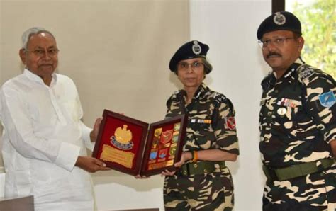 Ssb Chief Rashmi Shukla Reviewed Situation Of Indo Nepal Border Rakshak News