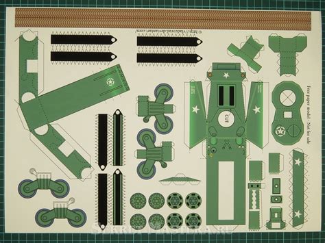 Музей на столе модели из картона и бумаги фото