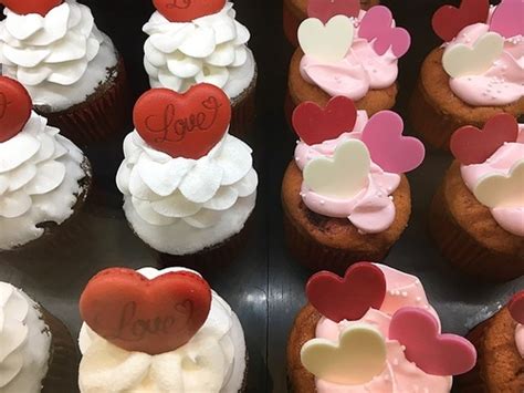 진열대 하트모양의 컵케잌 유토이미지 상세페이지 베이직샵 사진 20299601