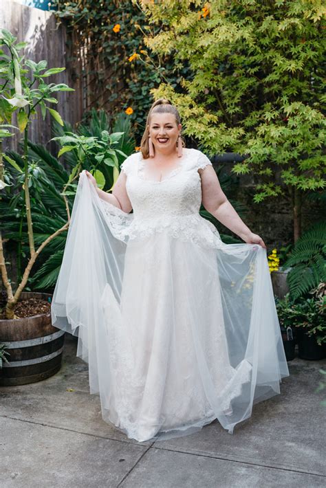 33 Gorgeous Plus Size Wedding Dresses For Every Style And Budget A