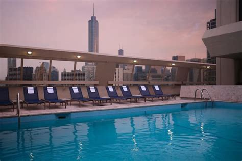 Hotels Near Magnificent Mile Chicago Il Find Hotels Hilton