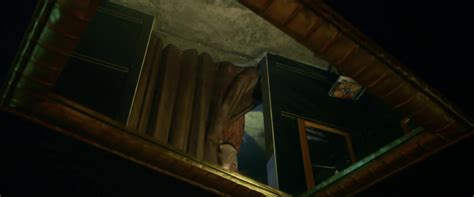 Left Tied In Underwear 日本語で