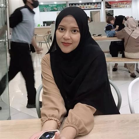 Dewi Sarah (@_dewiisarah) • Threads, Say more